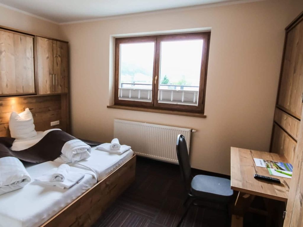 Doppelzimmer mit 1 Zustellbett mit Balkon - Familienhotels.de